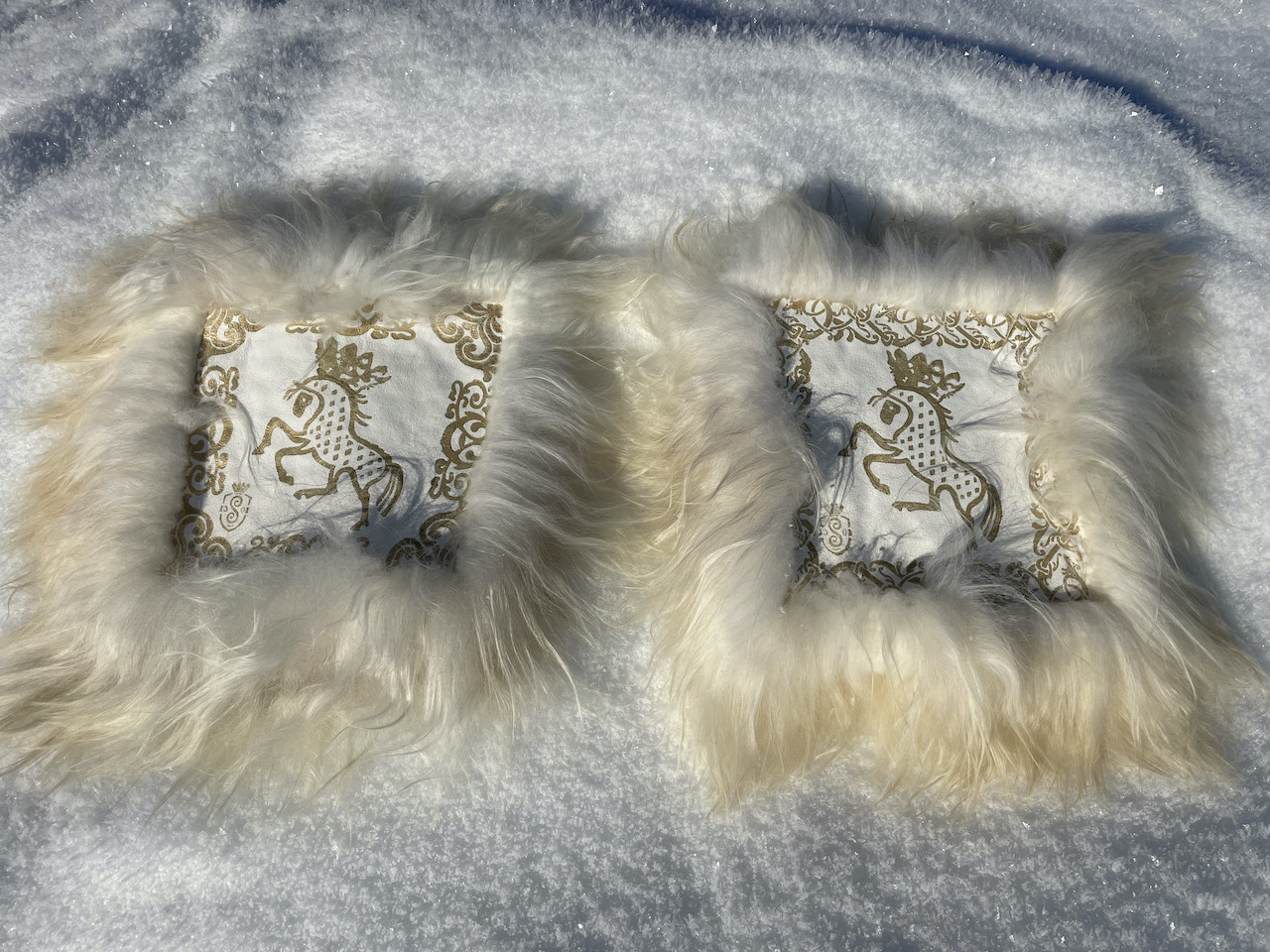 Sitteunderlag av skinn - Skinnes gård