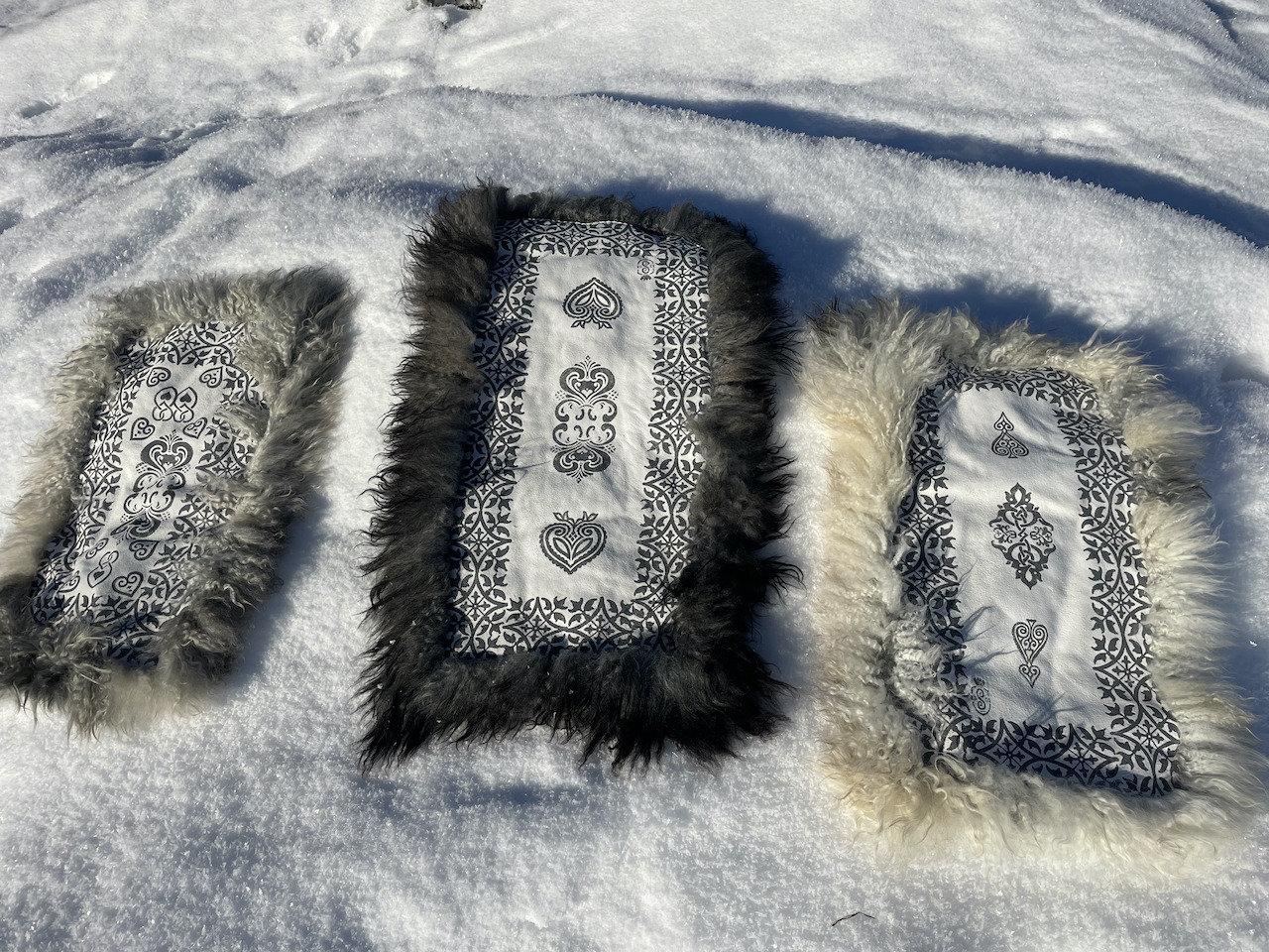 Sitteunderlag av skinn - Skinnes gård